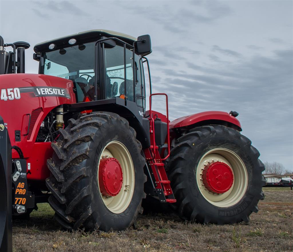 Versatile 450 kniktrekker met Grouser Ag Pro 770 | Trekkerweb.nl ...