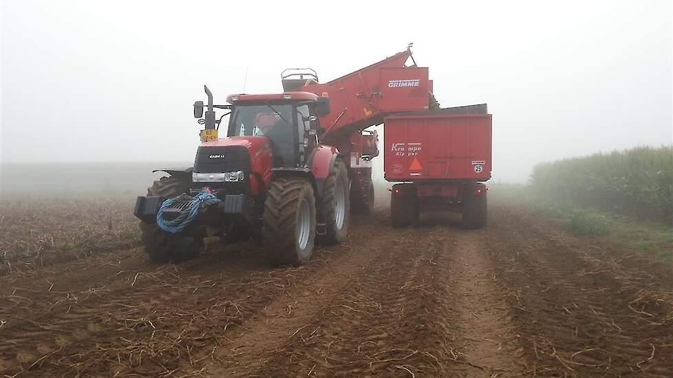 Case IH › Aardappelen rooien met Case IH Puma 180 CVX en een Grimme SE ...