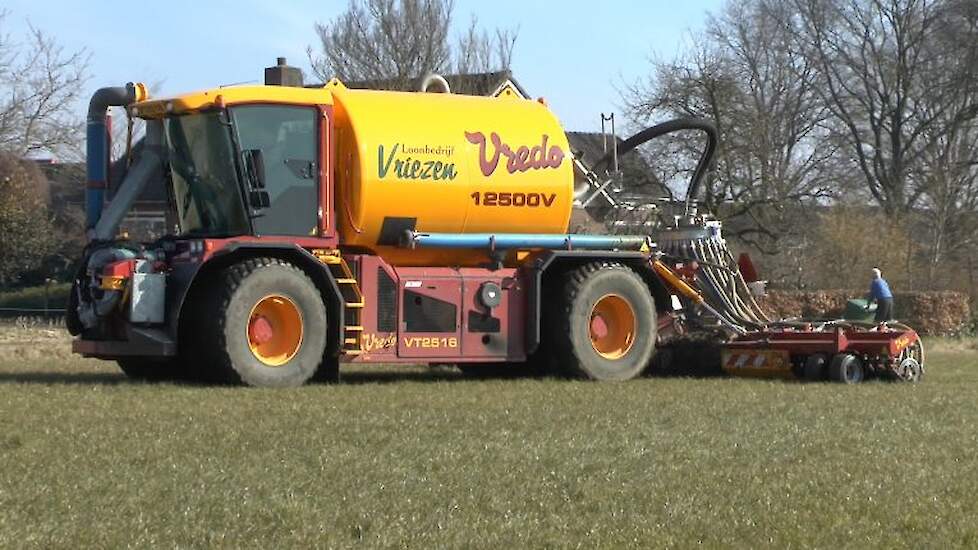 Vredo › Loonbedrijf Vriesen met Vredo VT2516 grasland bemesten ...