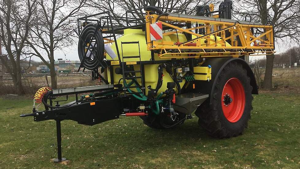 Dubex levert veldspuit in speciale bedrijfskleuren klant | Trekkerweb ...