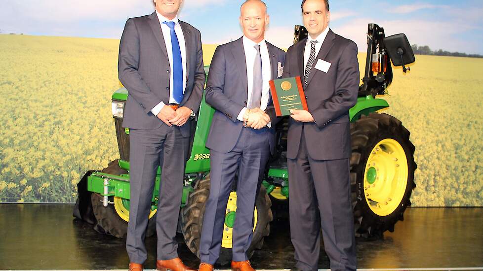 Night Star Express Hellmann wint Partner Supplier Award John Deere ...