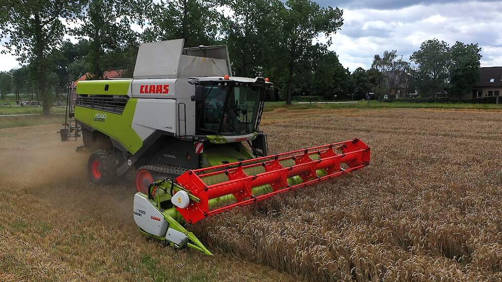 CLAAS › Claas Lexion 5500 Terra Trac op demotour door Nederland ...
