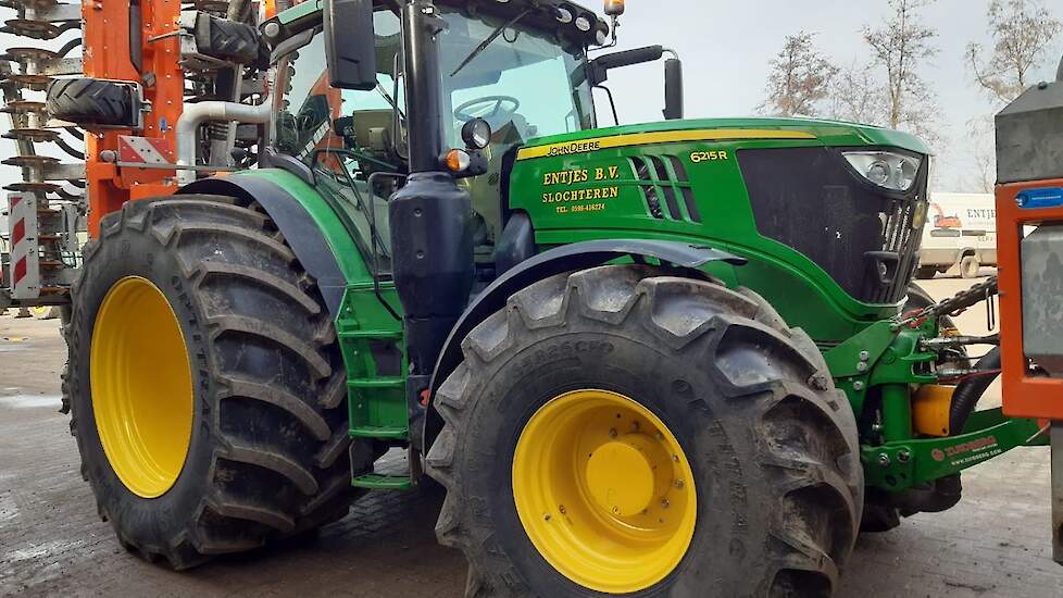 John Deere 6215R op Goodyear Optitrac LSW-banden VF 1100/45R46 ...