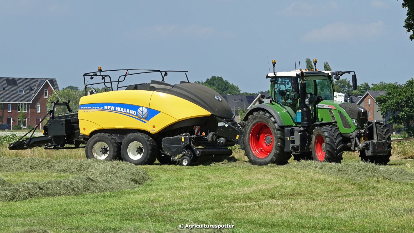 Fendt 724 Vario en New Holland BigBaler 1270 Plus Cropcutter ...