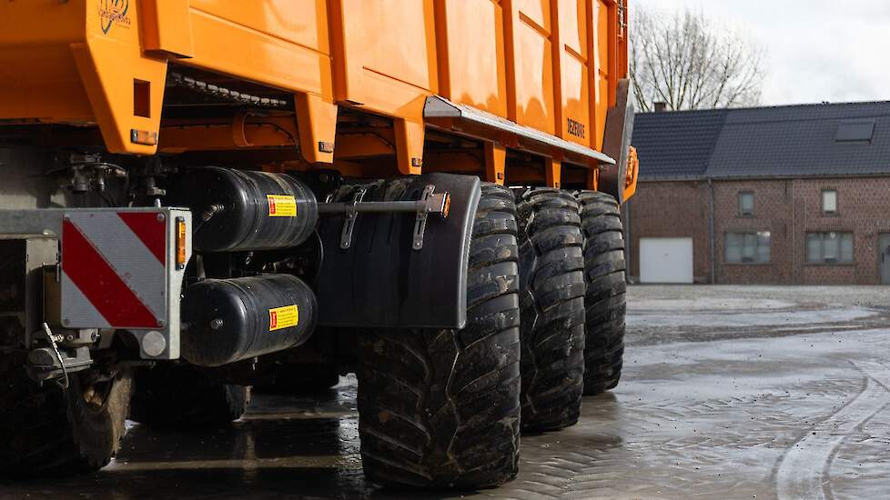 Nauwkeurig en vlot sturen met Dezeure elektrische sturing | Trekkerweb ...