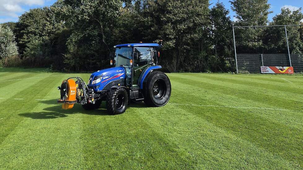 Nieuwe Limited Edition Iseki TG 6687 HST voor BV SPORT uit Leeuwarden ...