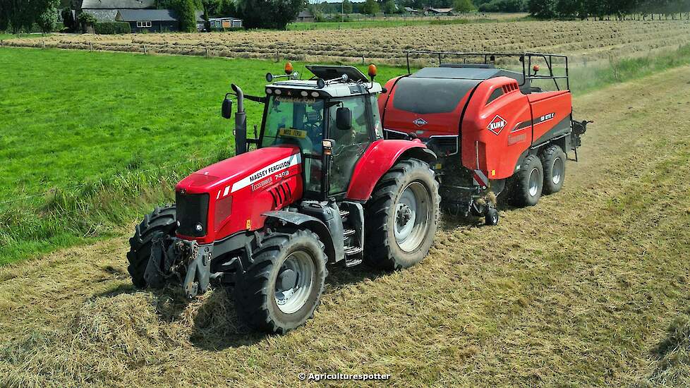 Massey Ferguson › Massey Ferguson 7499 en Kuhn SB 1270 X-balenpers ...
