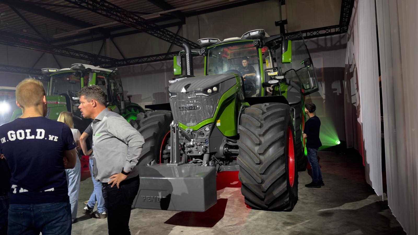 Fendt › Video: veel belangstelling voor nieuwe modellen tijdens Fendt Roadshow 2025 Mechan ...