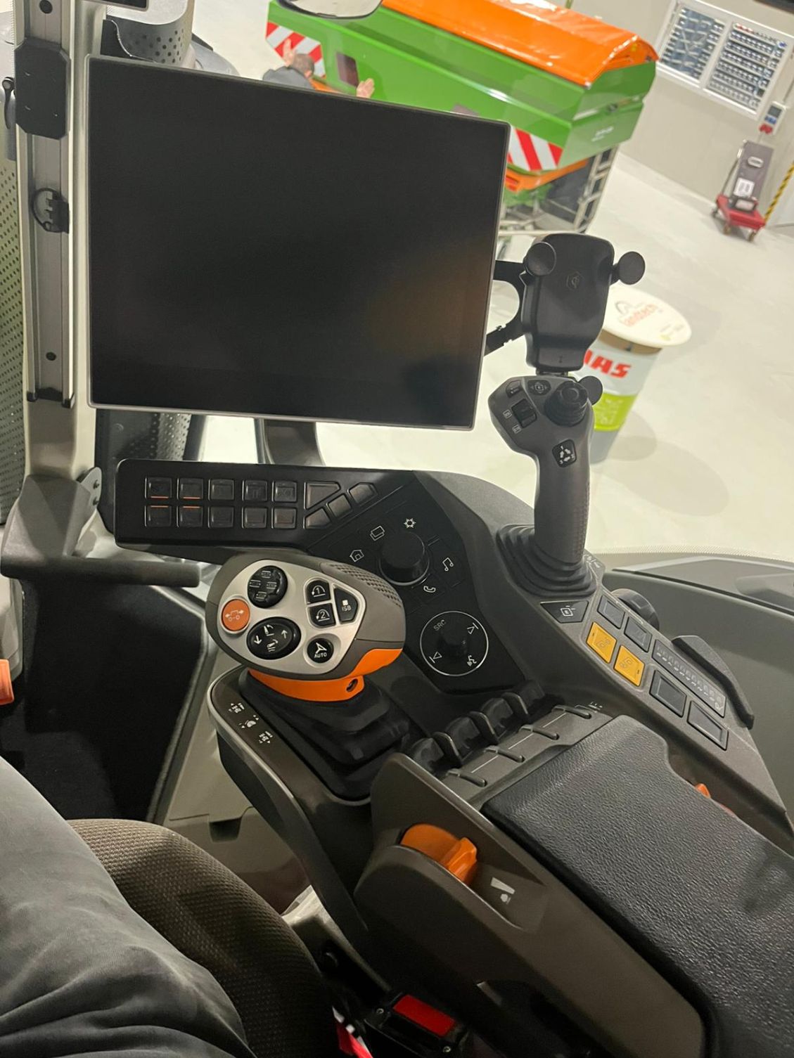 Kamps de Wild BV › De nieuwste Claas-machines gearriveerd voor open ...